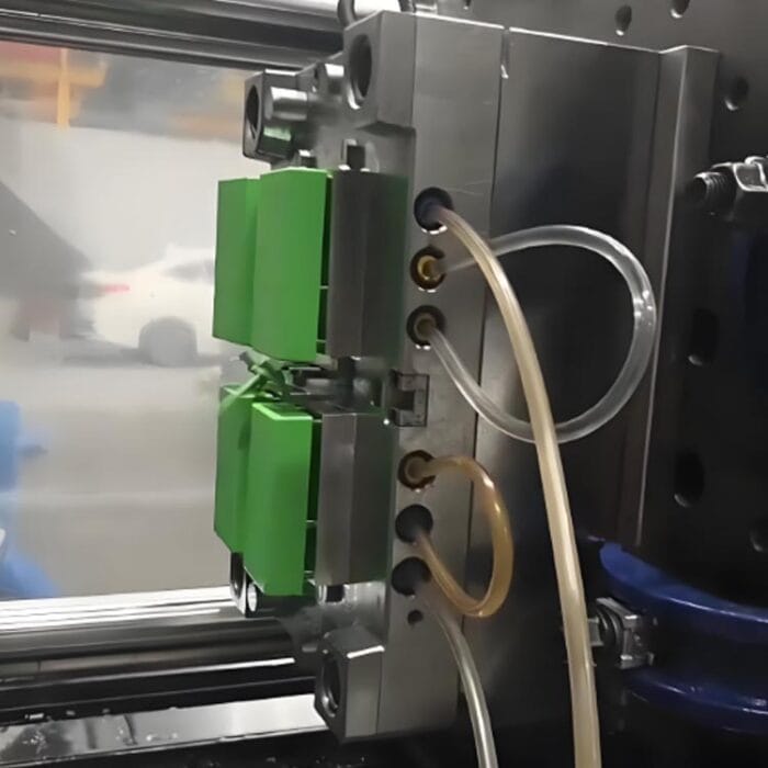 What are the effects of temperature on injection molds